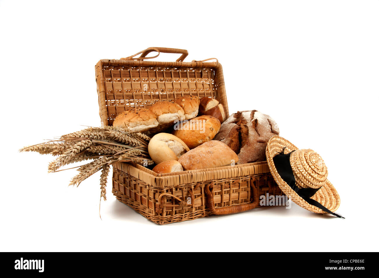 Straw hat picnic basket Cut Out Stock Images & Pictures - Alamy