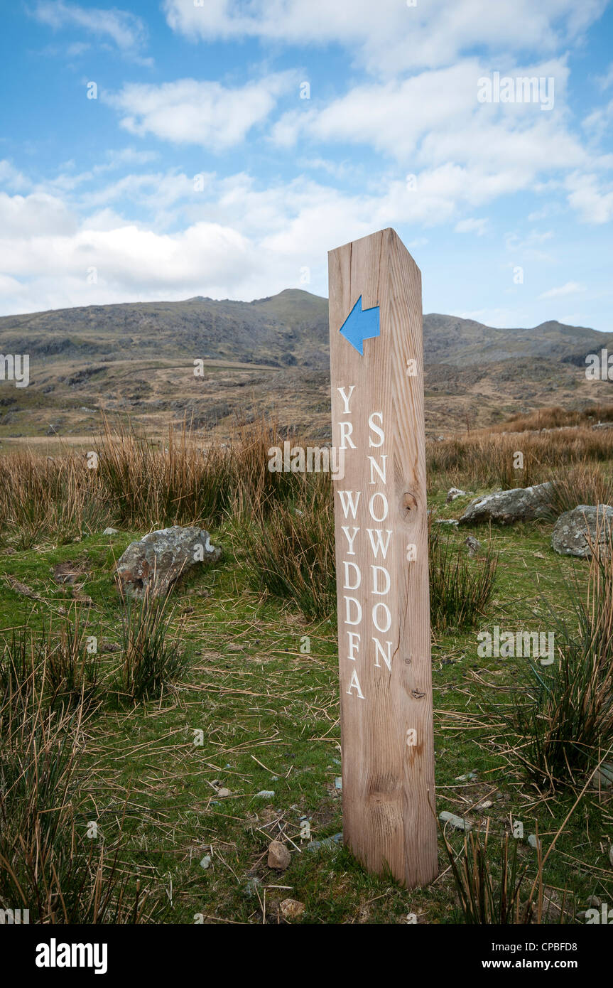 Footpath marker signpost pointing in the direction of Mount Snowdon in ...