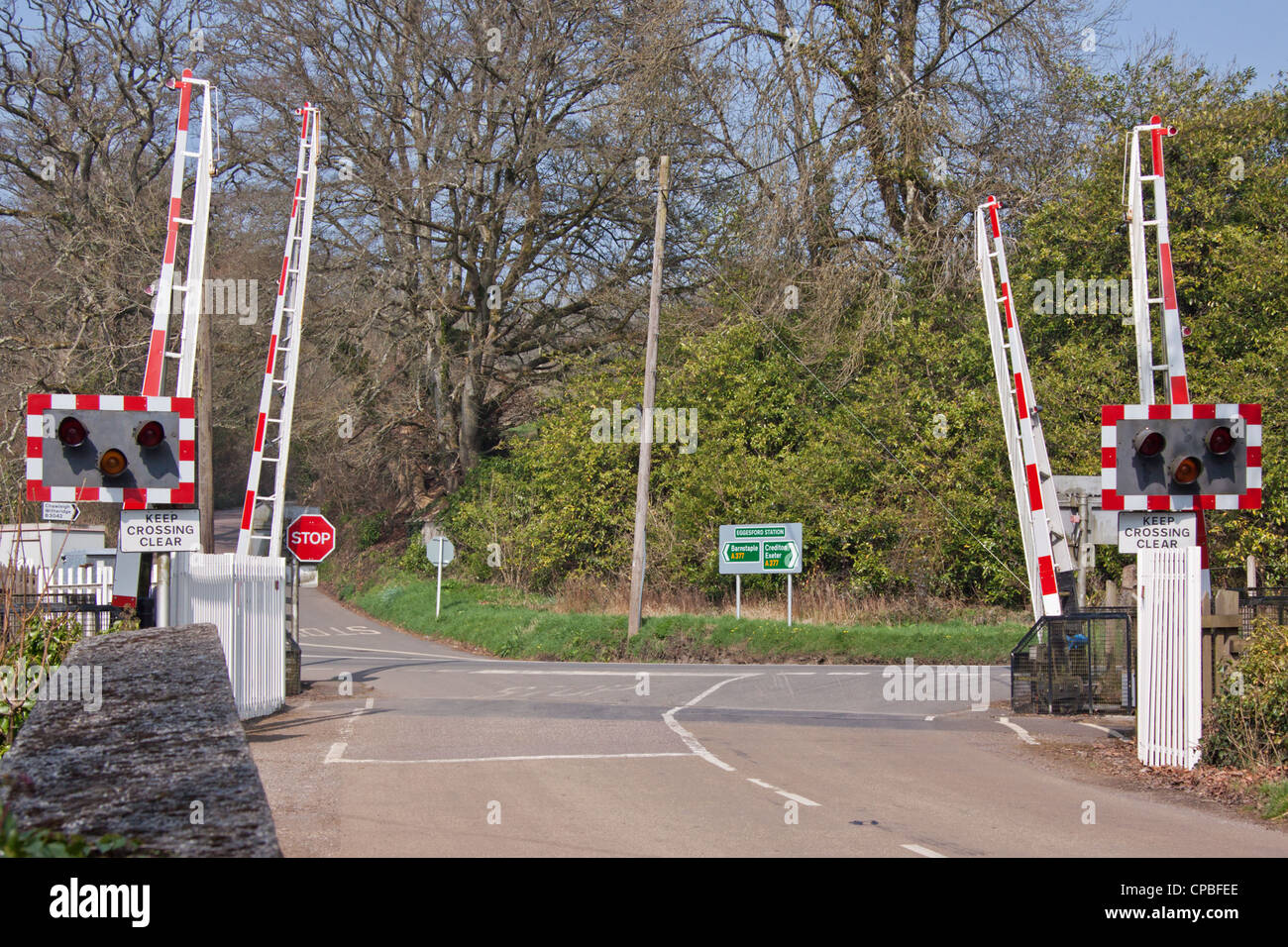 Unmanned railway level crossing outside Eggesford station in Devon on ...
