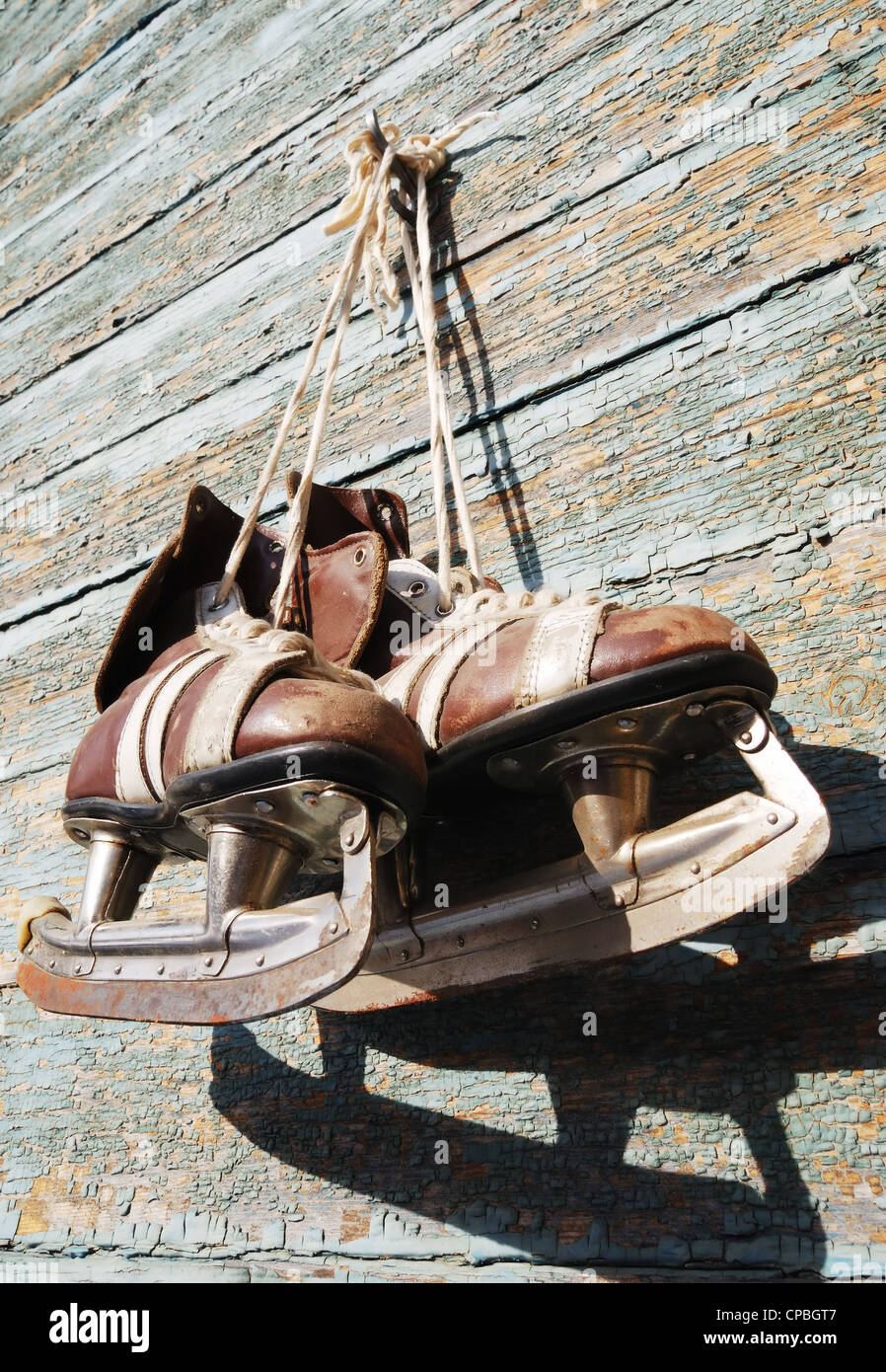 Old fashioned ice skates hi-res stock photography and images - Alamy