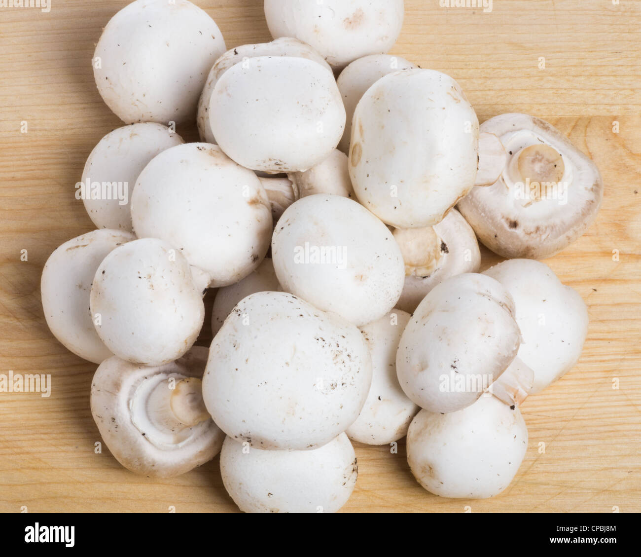 Cutting button mushroom hi-res stock photography and images - Alamy