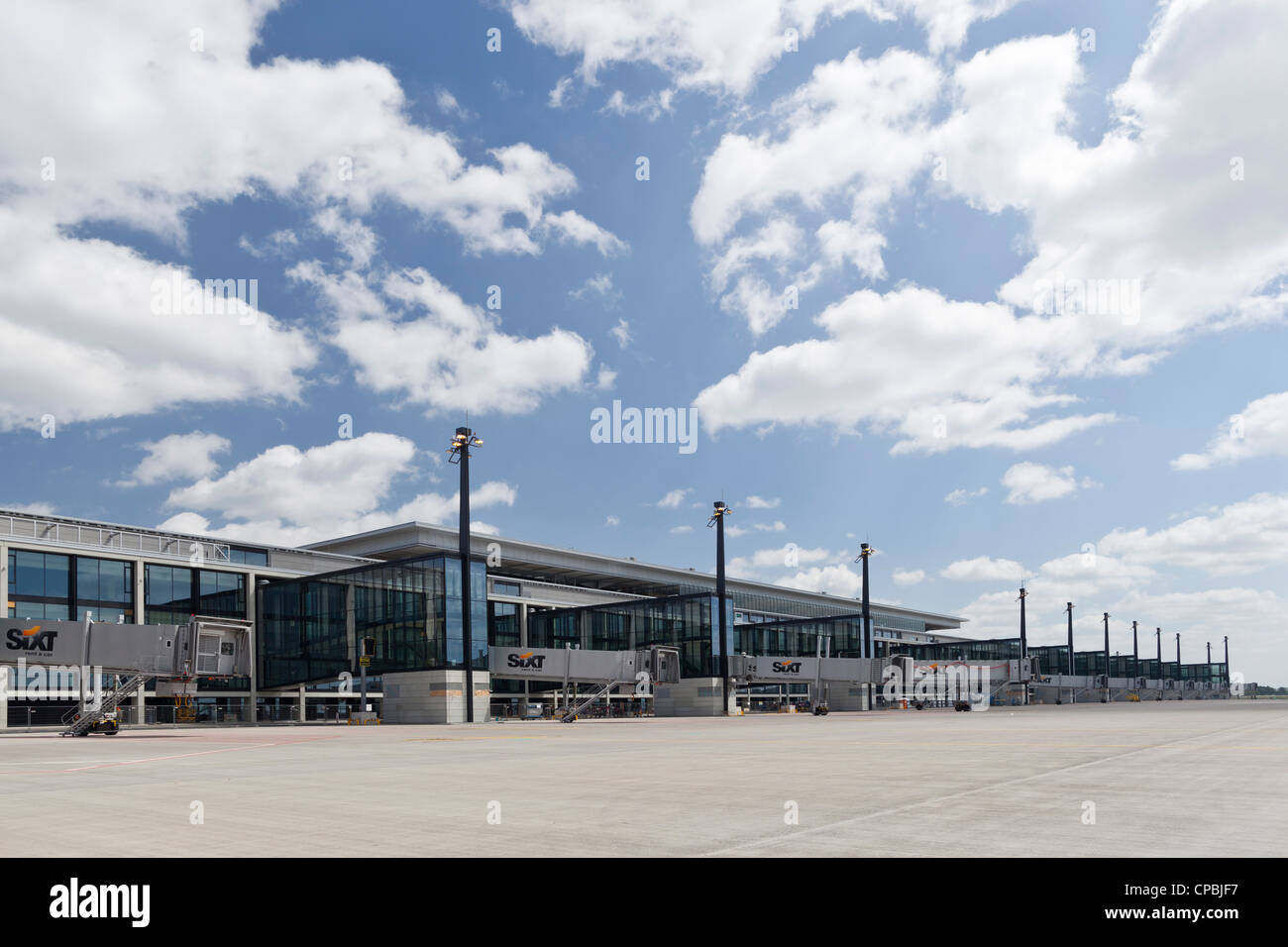 Empty airfield hi-res stock photography and images - Alamy