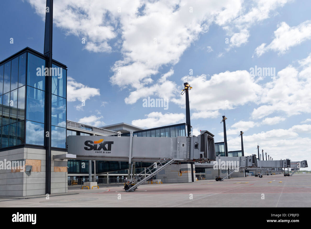 Empty airfield hi-res stock photography and images - Alamy
