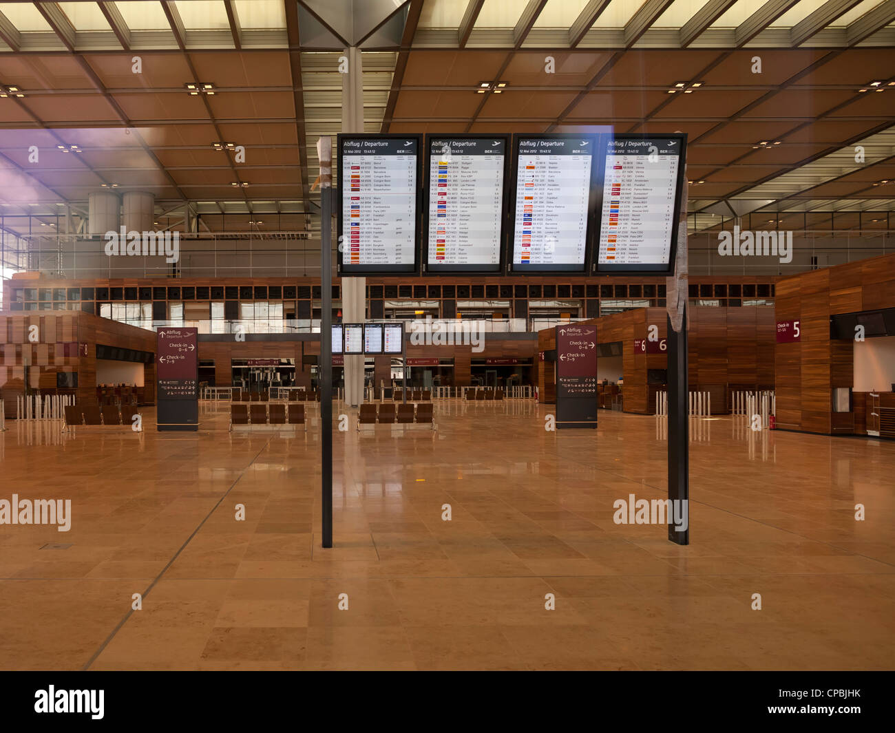 Main hall of the Berlin-Brandenburg airport (BER) during construction ...