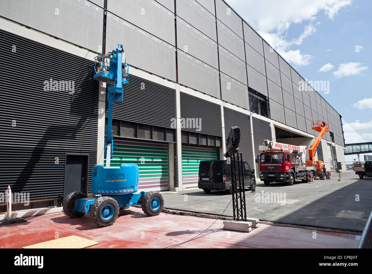 Ongoing construction hi-res stock photography and images - Alamy