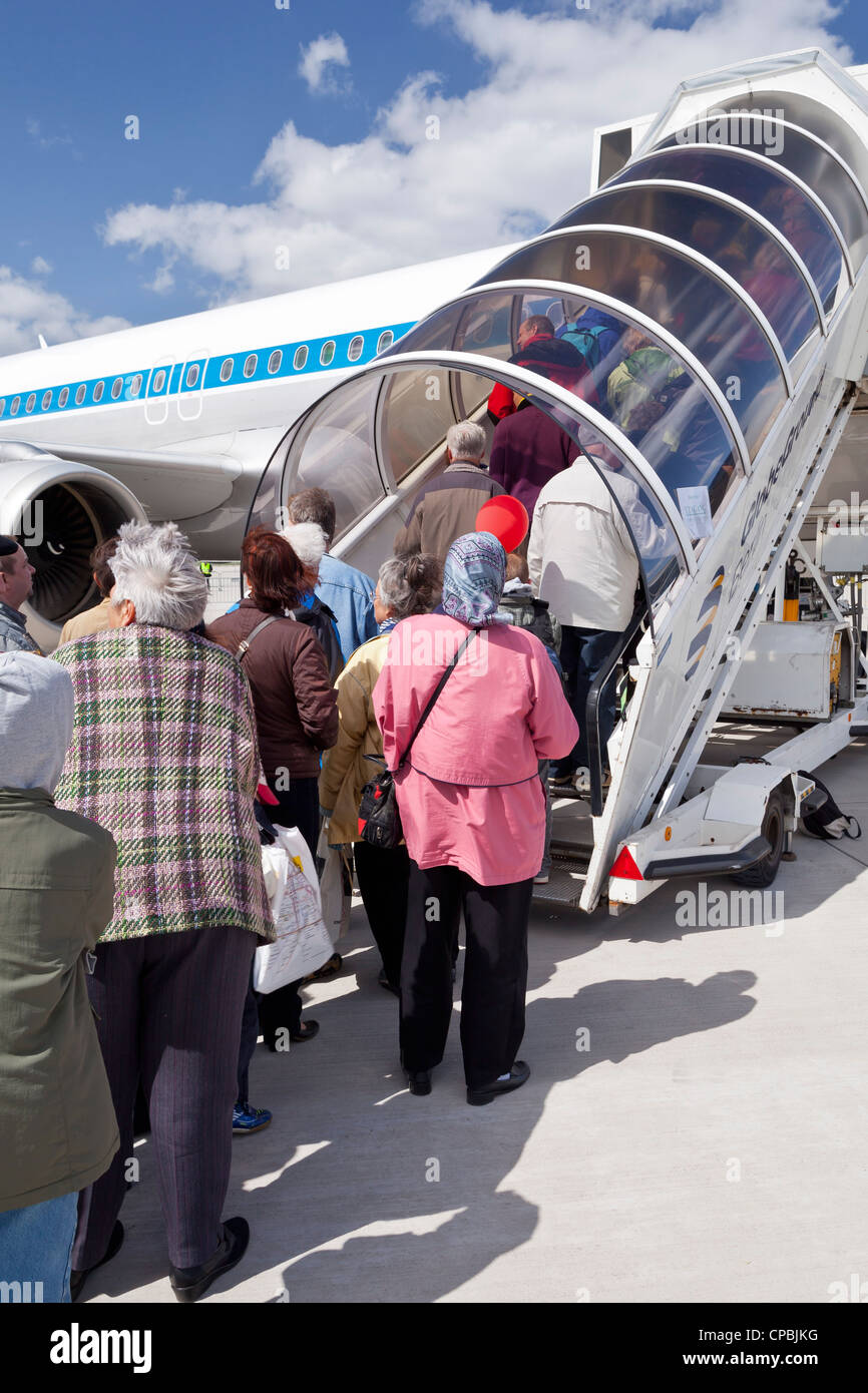 Airplane steps hi-res stock photography and images - Alamy