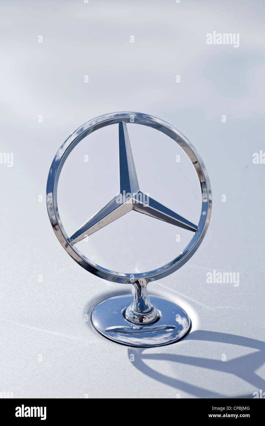 Mercedes benz star hi-res stock photography and images - Alamy