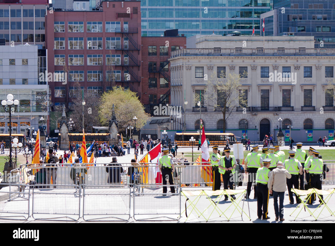 RCMP police officers in front of Parliament Hill, Ottawa, Canada Stock ...