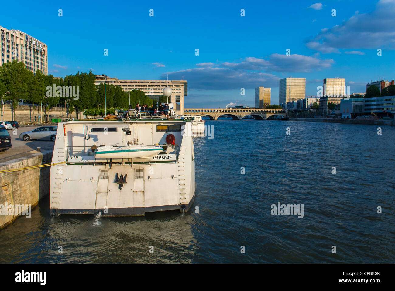 Boat on seine hi-res stock photography and images - Alamy