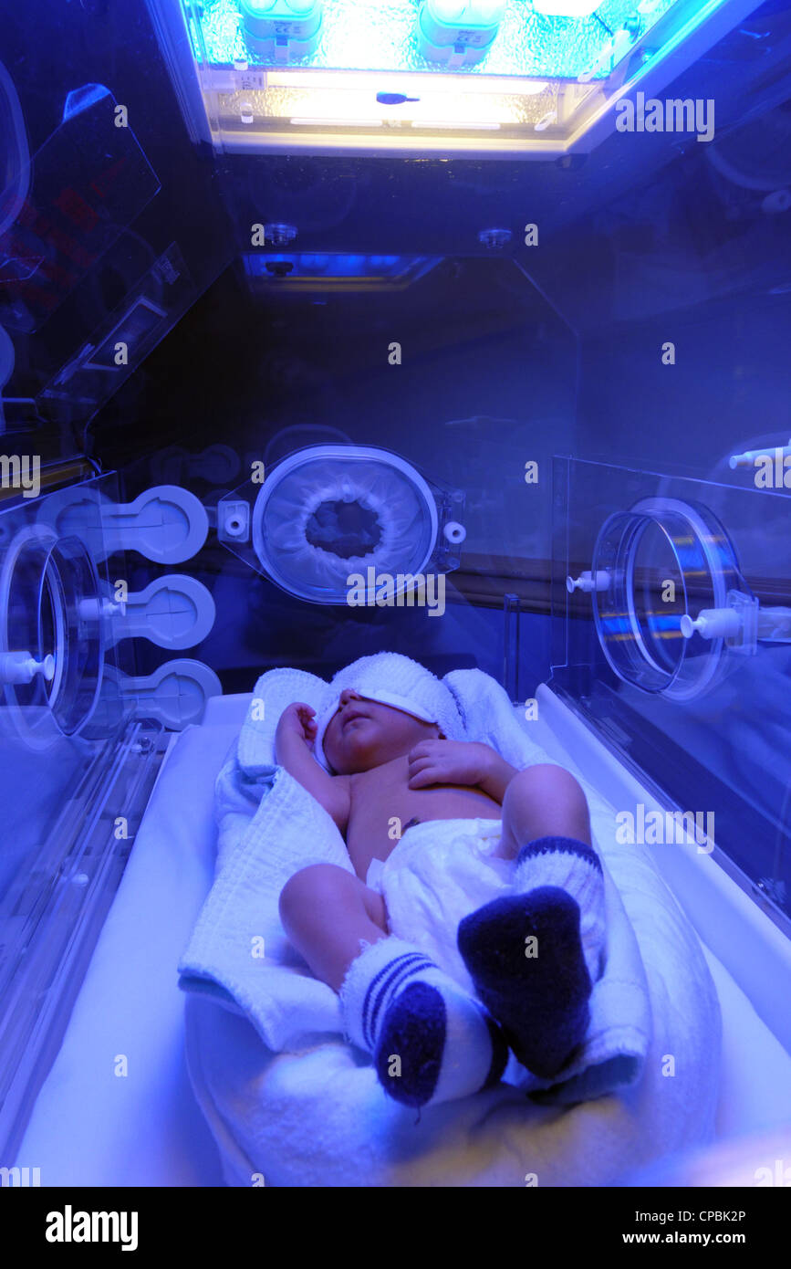 Phototherapy baby hi-res stock photography and images - Alamy