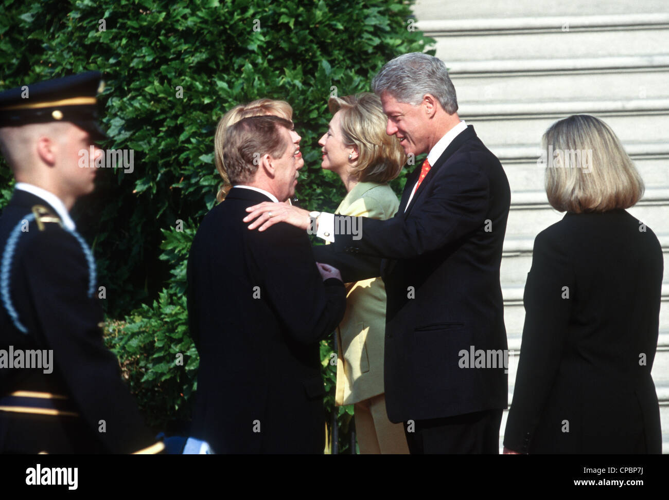 President Bill Clinton welcomes Czech President Vaclav Havel to the ...
