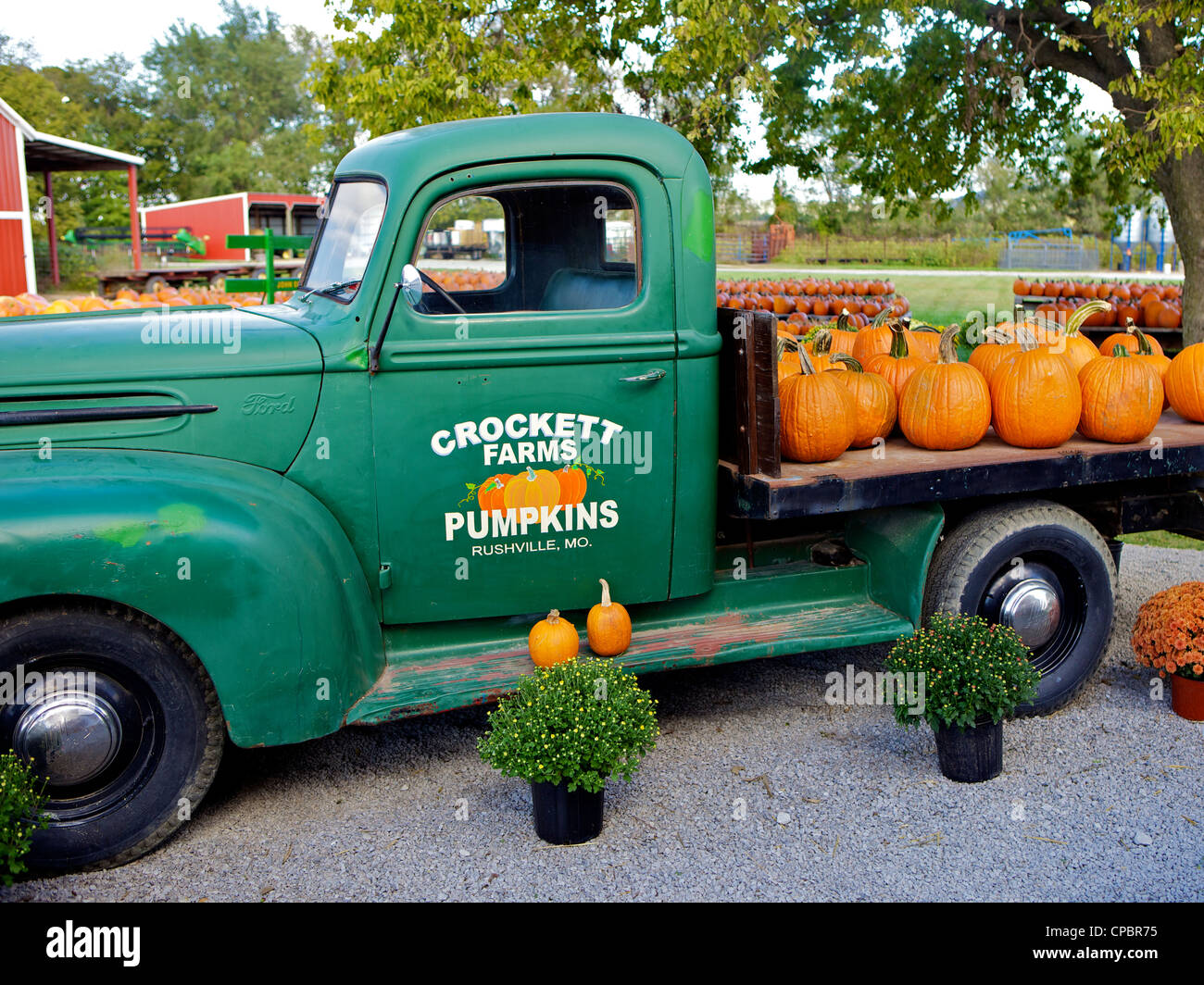 Harvest festival cart pumpkins hi-res stock photography and images - Alamy