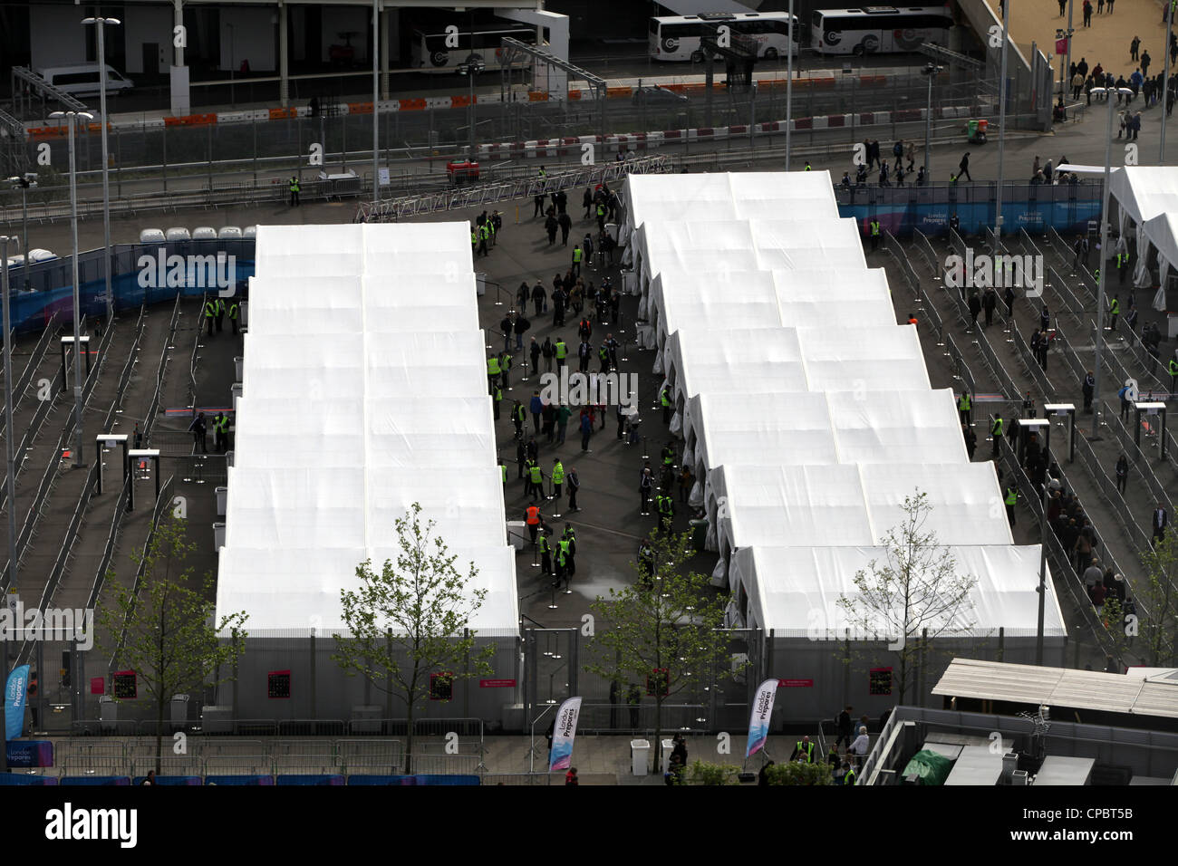 SECURITY TENTS AT OLYMPIC GAMES STADIUM LONDON 2012 Stock Photo - Alamy