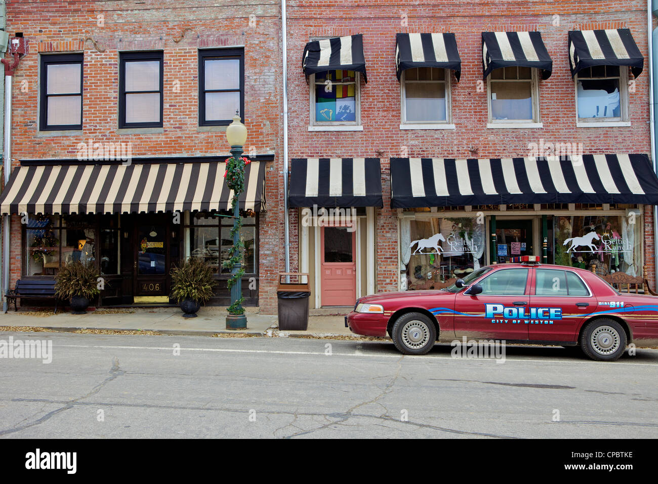 Store fronts and police car hi-res stock photography and images - Alamy