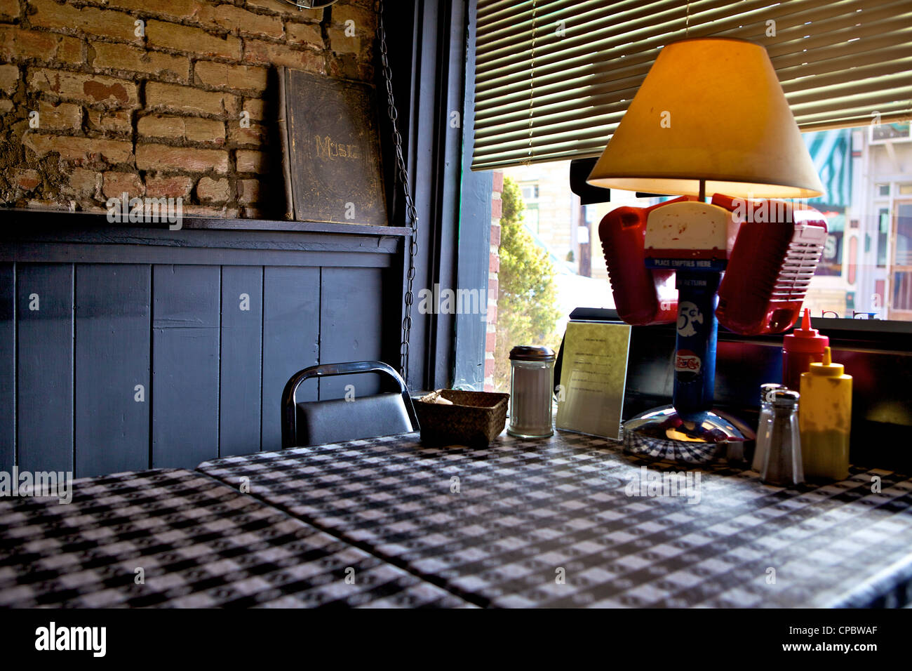 Condiments on diner table hi-res stock photography and images - Alamy