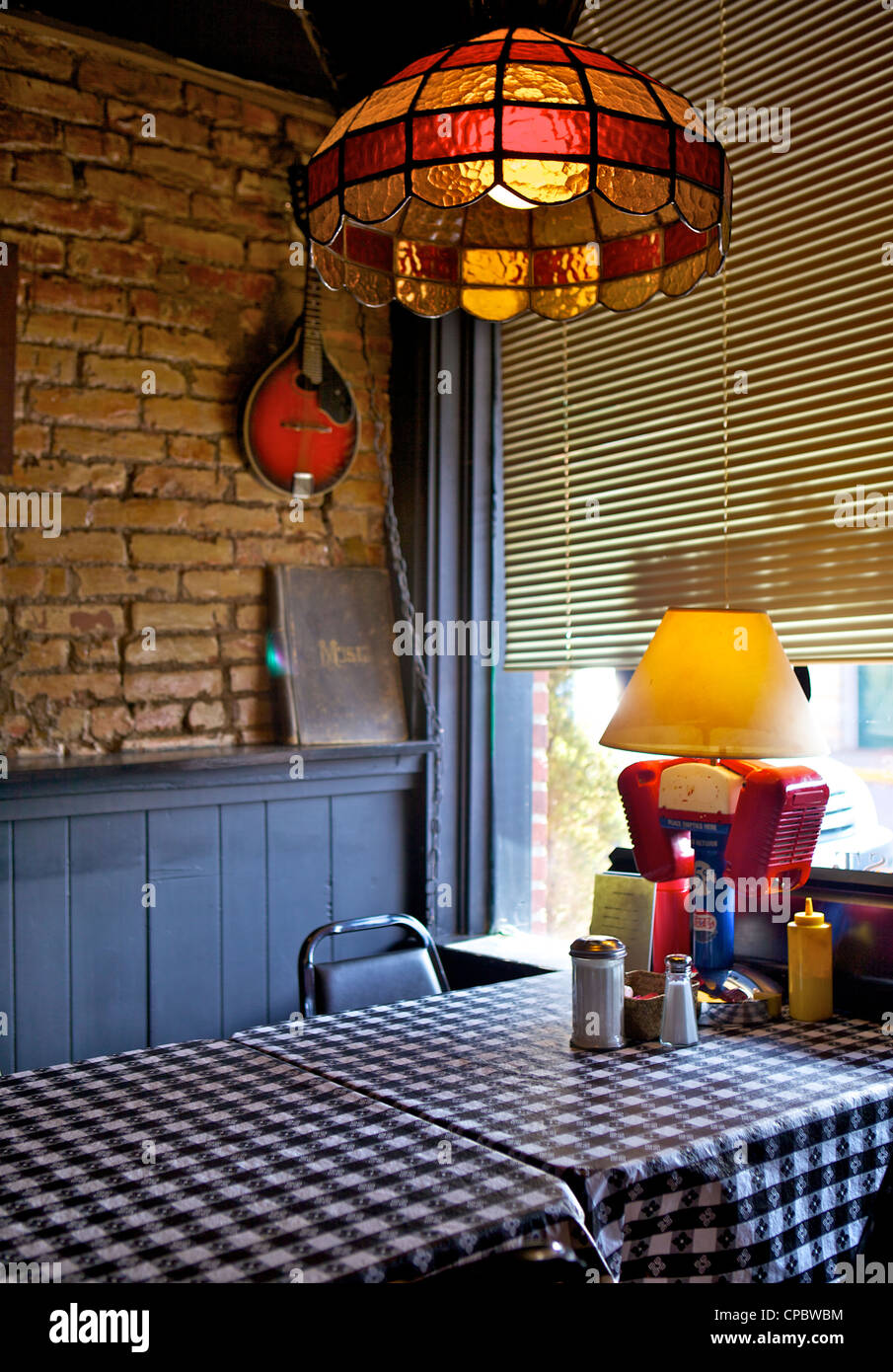 Condiments on diner table hi-res stock photography and images - Alamy