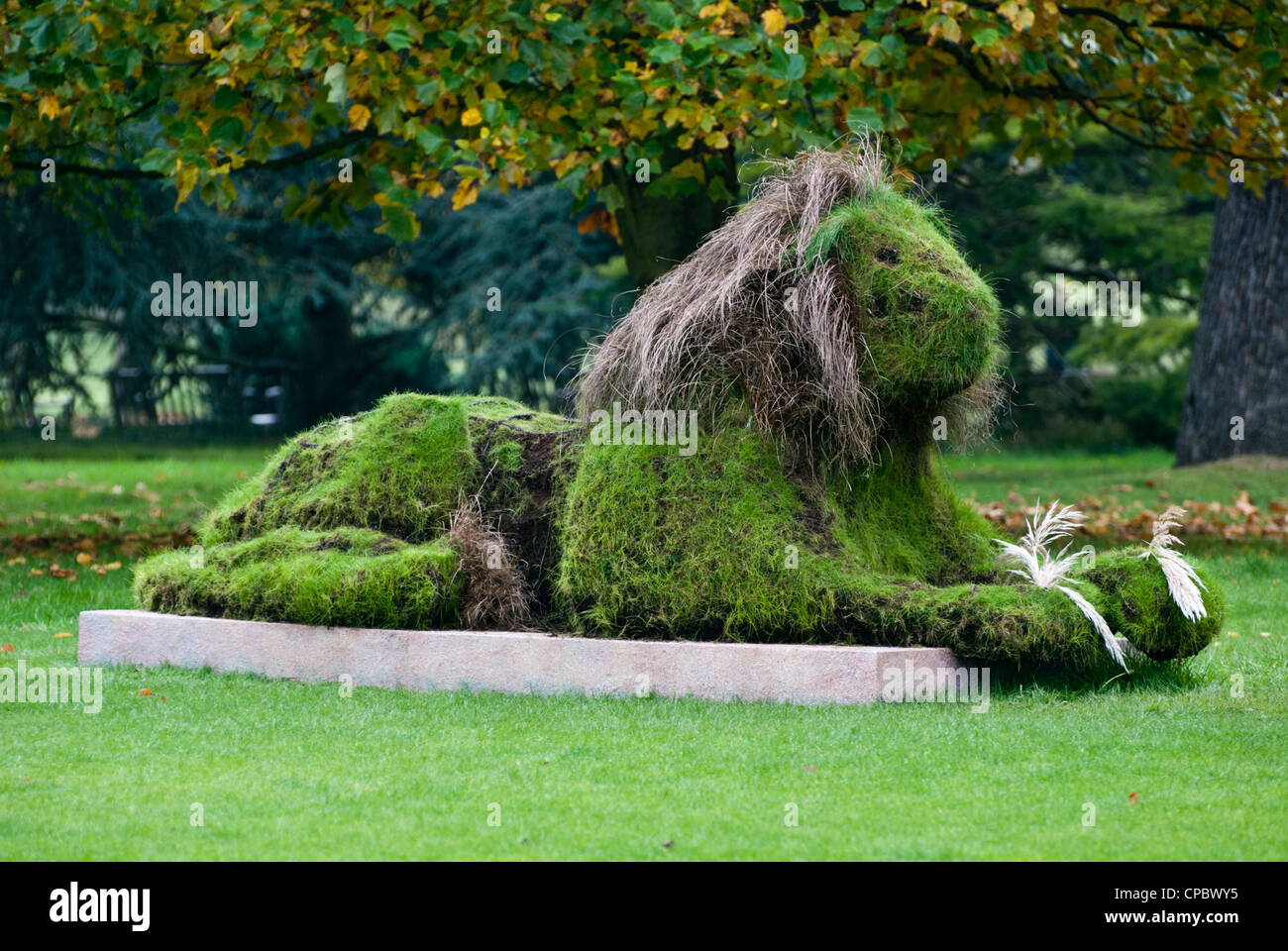 Living sculpture in the grounds of Woodthorpe Park, Nottingham, England ...