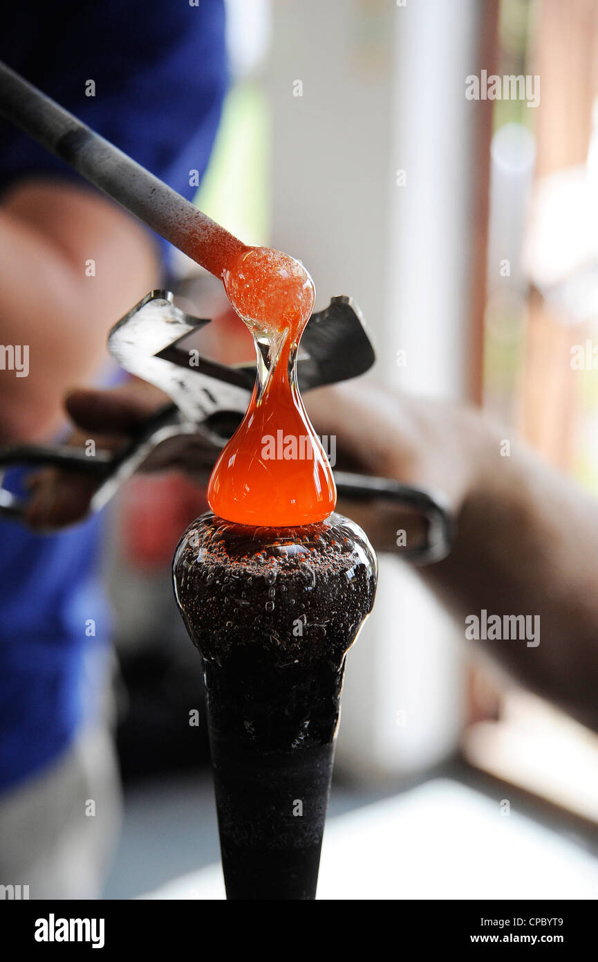 Hand snips hi-res stock photography and images - Alamy