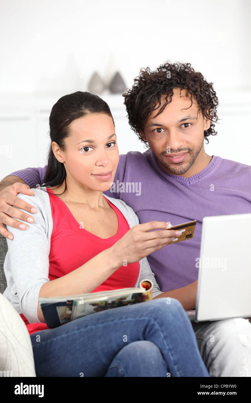 Couple shopping online Stock Photo - Alamy