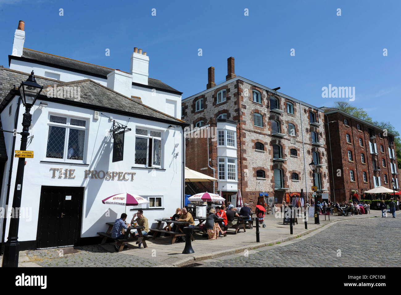Quayside Pubs High Resolution Stock Photography and Images - Alamy