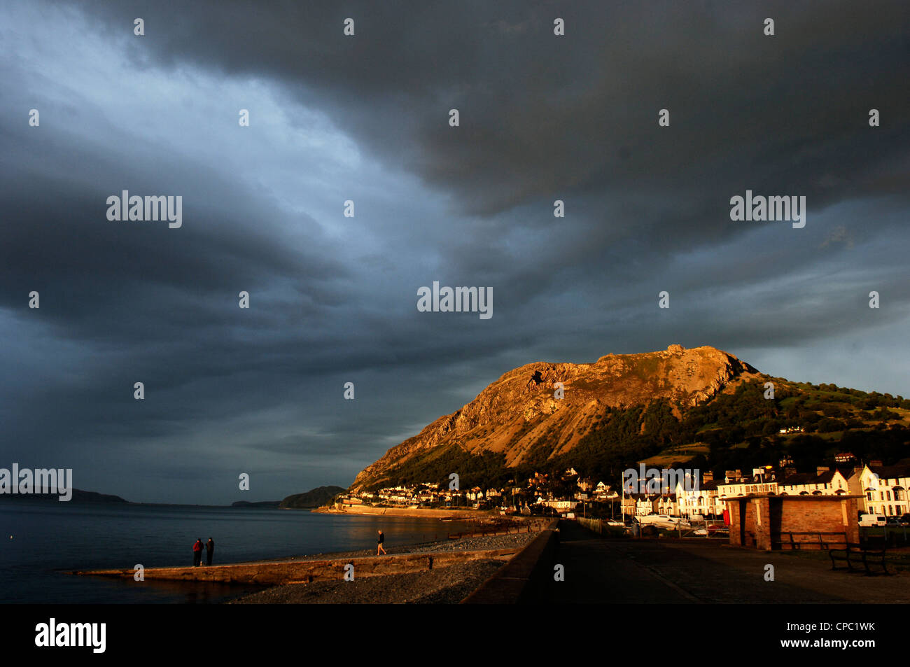 Llanfairfechan, Wales in the setting sun Stock Photo - Alamy