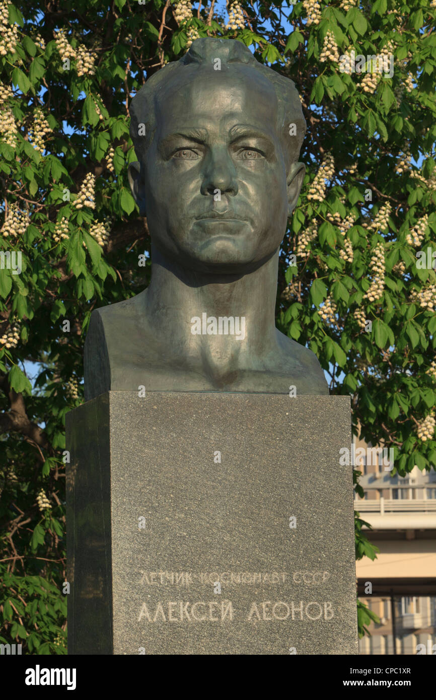 Statue of Soviet cosmonaut Alexey Leonov (1934) at Cosmonauts Alley in ...