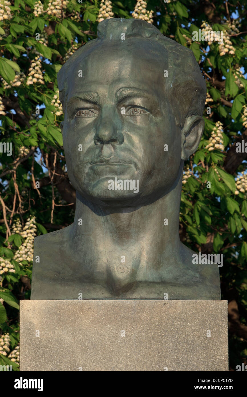 Statue of Soviet cosmonaut Alexey Leonov (1934) at Cosmonauts Alley in ...