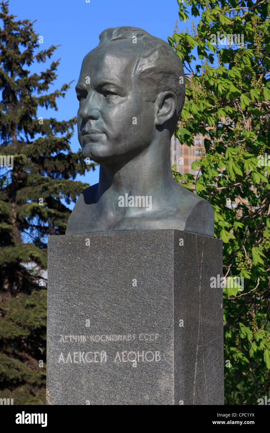 Statue of Soviet cosmonaut Alexey Leonov (1934) at Cosmonauts Alley in ...