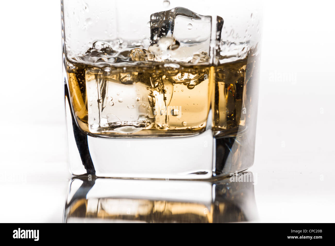 Whiskey on the rocks hi-res stock photography and images - Alamy