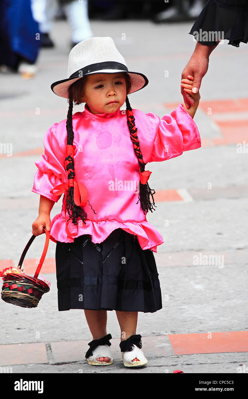 Children parents walk play hi-res stock photography and images - Alamy
