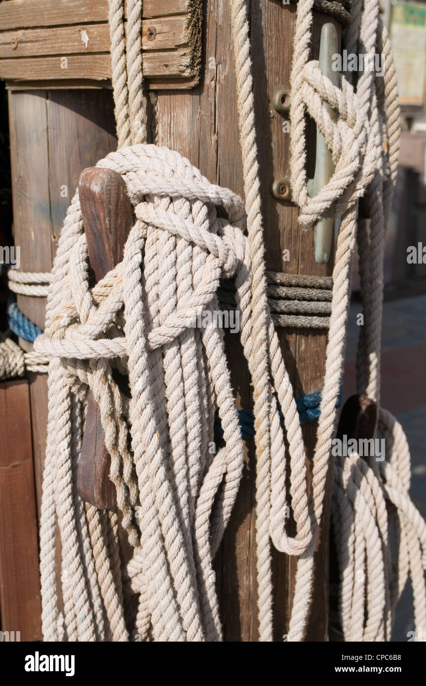 rope ropes knot knot tied up tying tight Stock Photo - Alamy