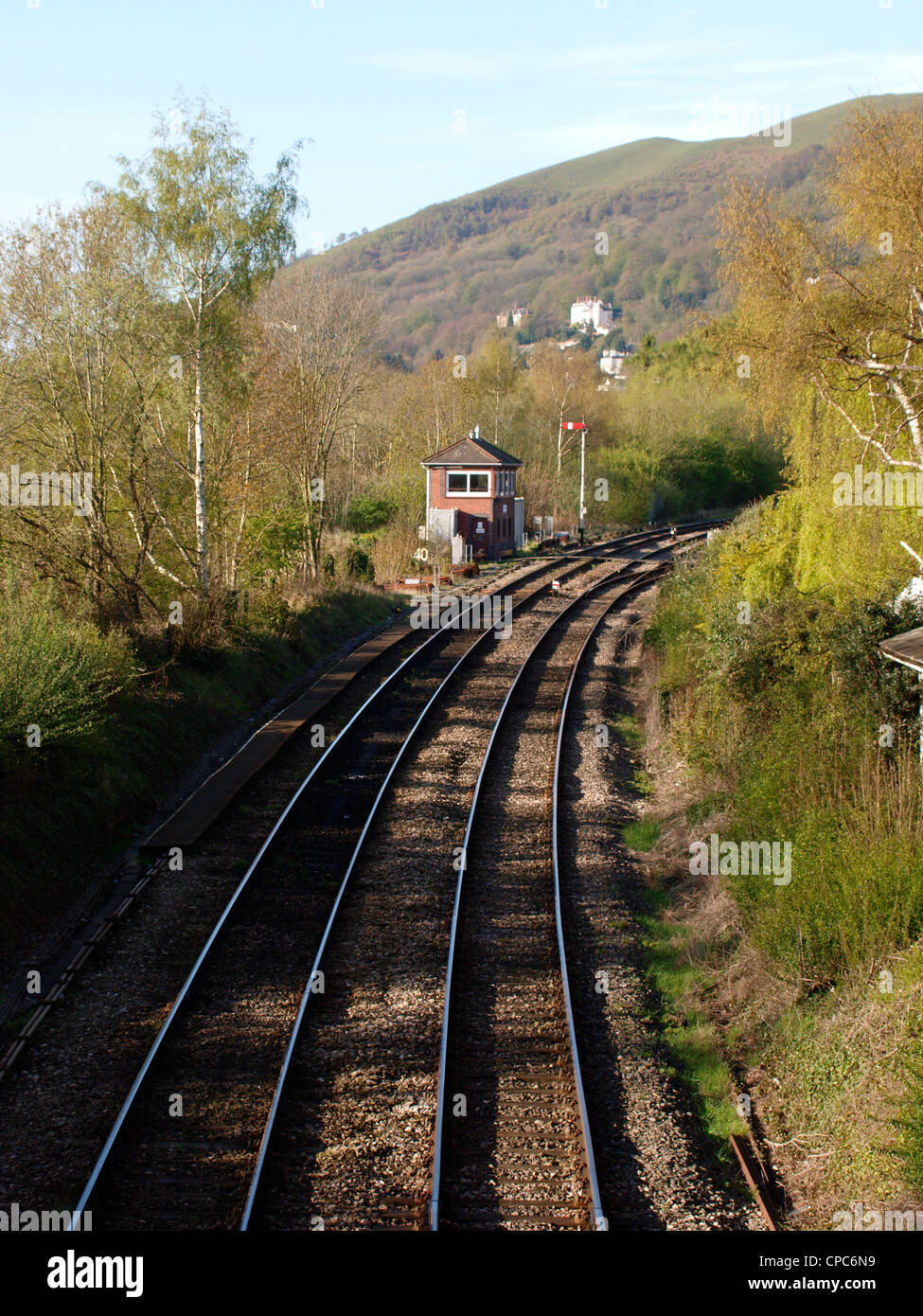 Tree lined train tracks hi-res stock photography and images - Alamy