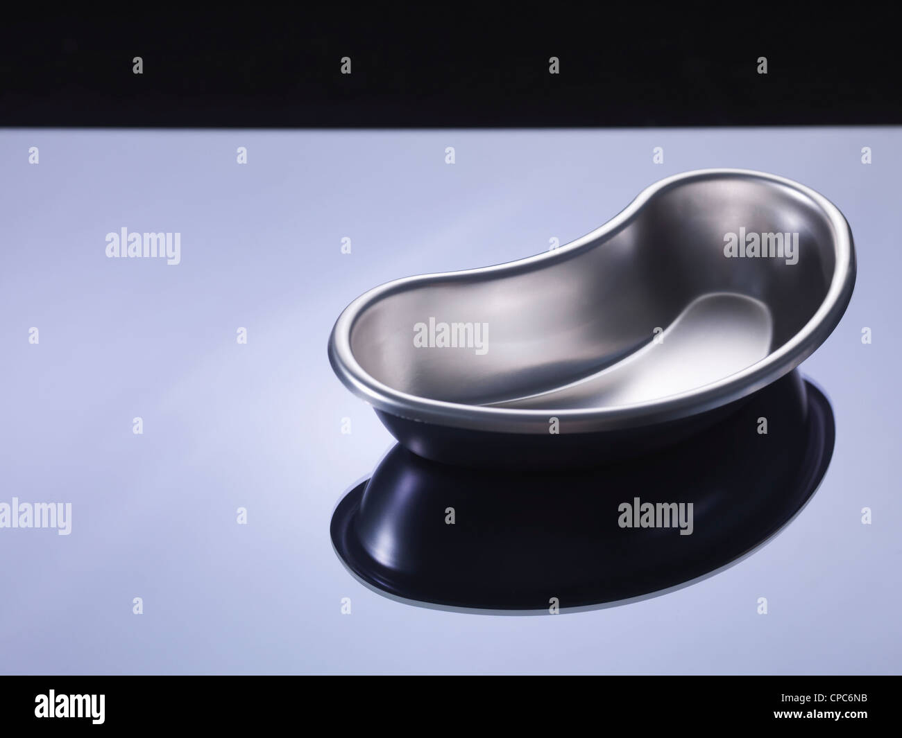 Surgical bowl hi-res stock photography and images - Alamy