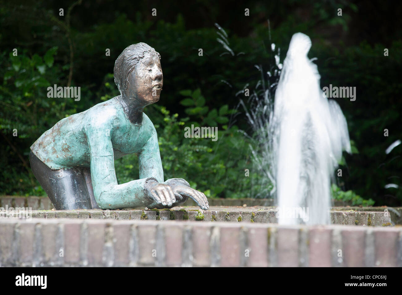 Fountain girl hi-res stock photography and images - Alamy