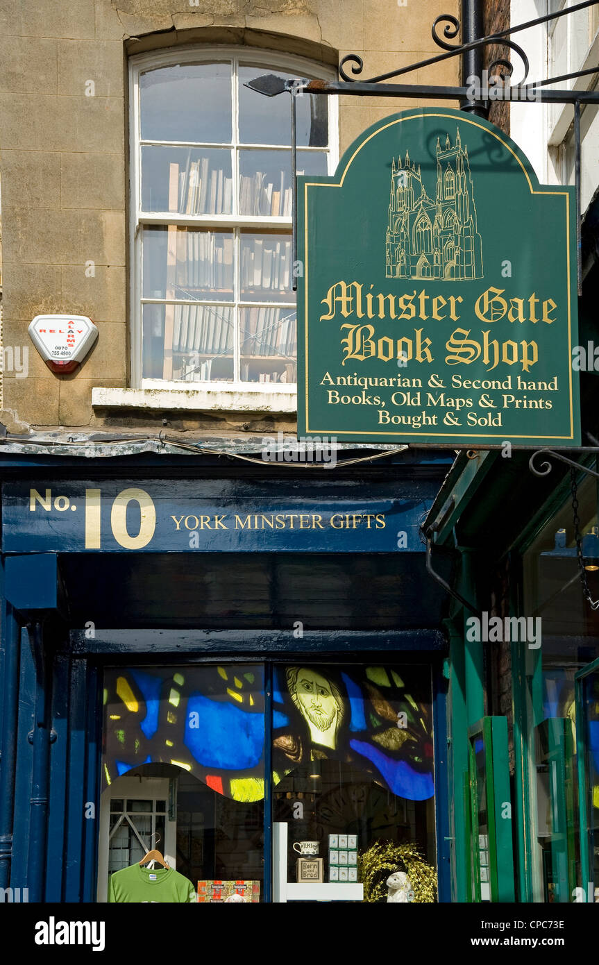 Bookshop sign hi-res stock photography and images - Alamy