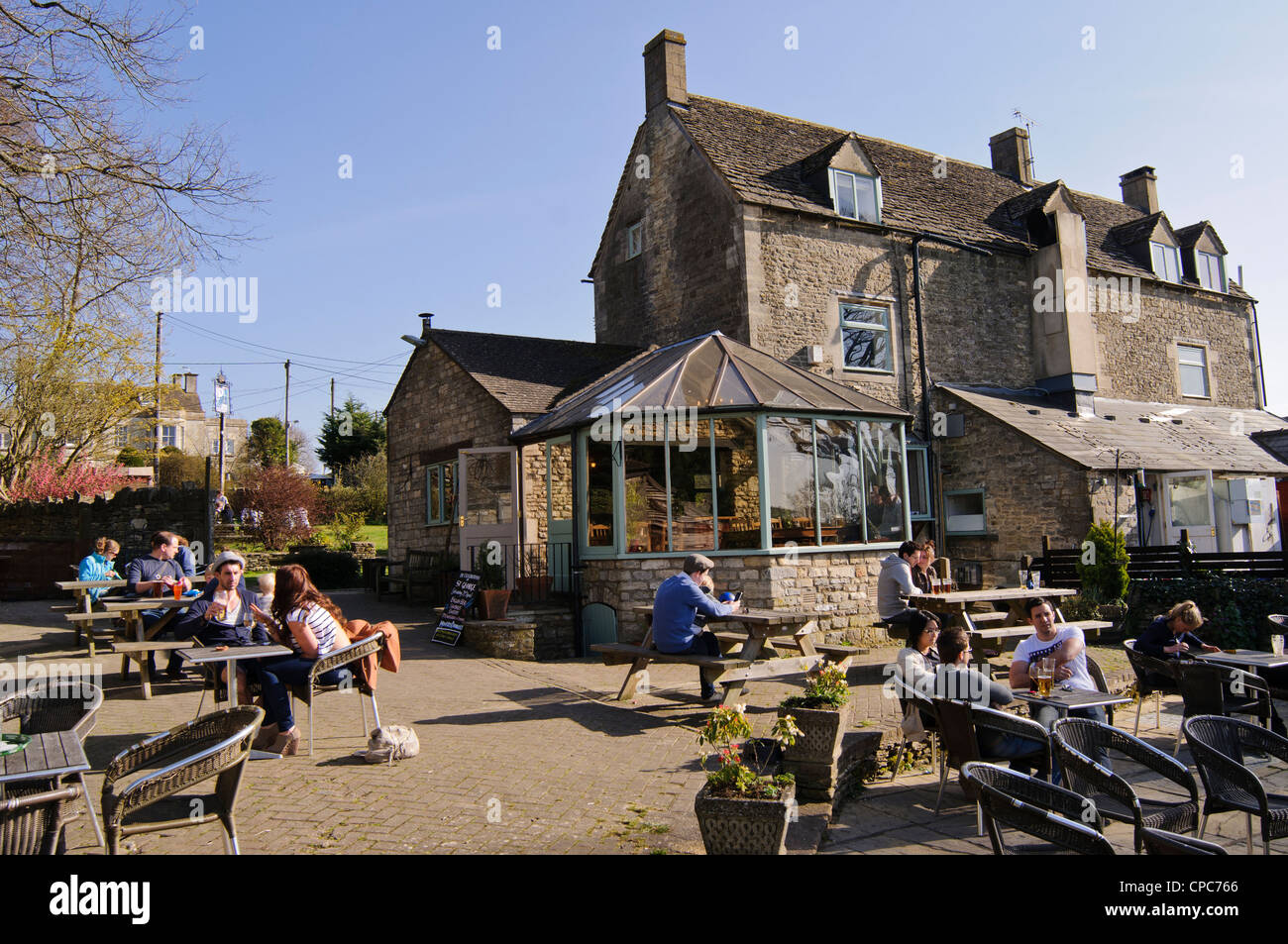 Black horse pub amberley hi-res stock photography and images - Alamy