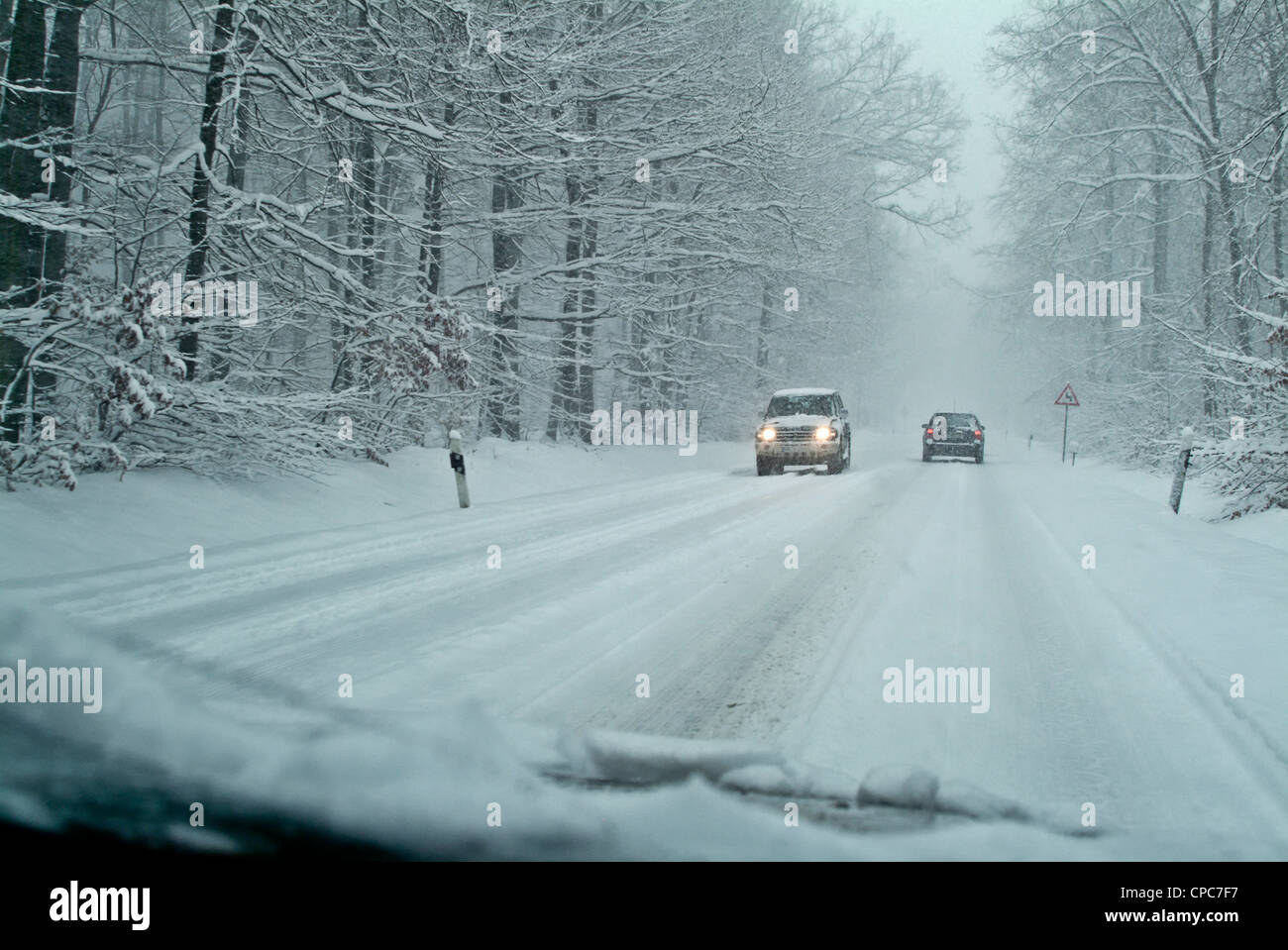 Car traffic on winter highway hi-res stock photography and images - Alamy