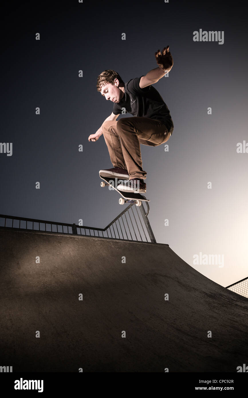 Skateboarder agility hi-res stock photography and images - Alamy