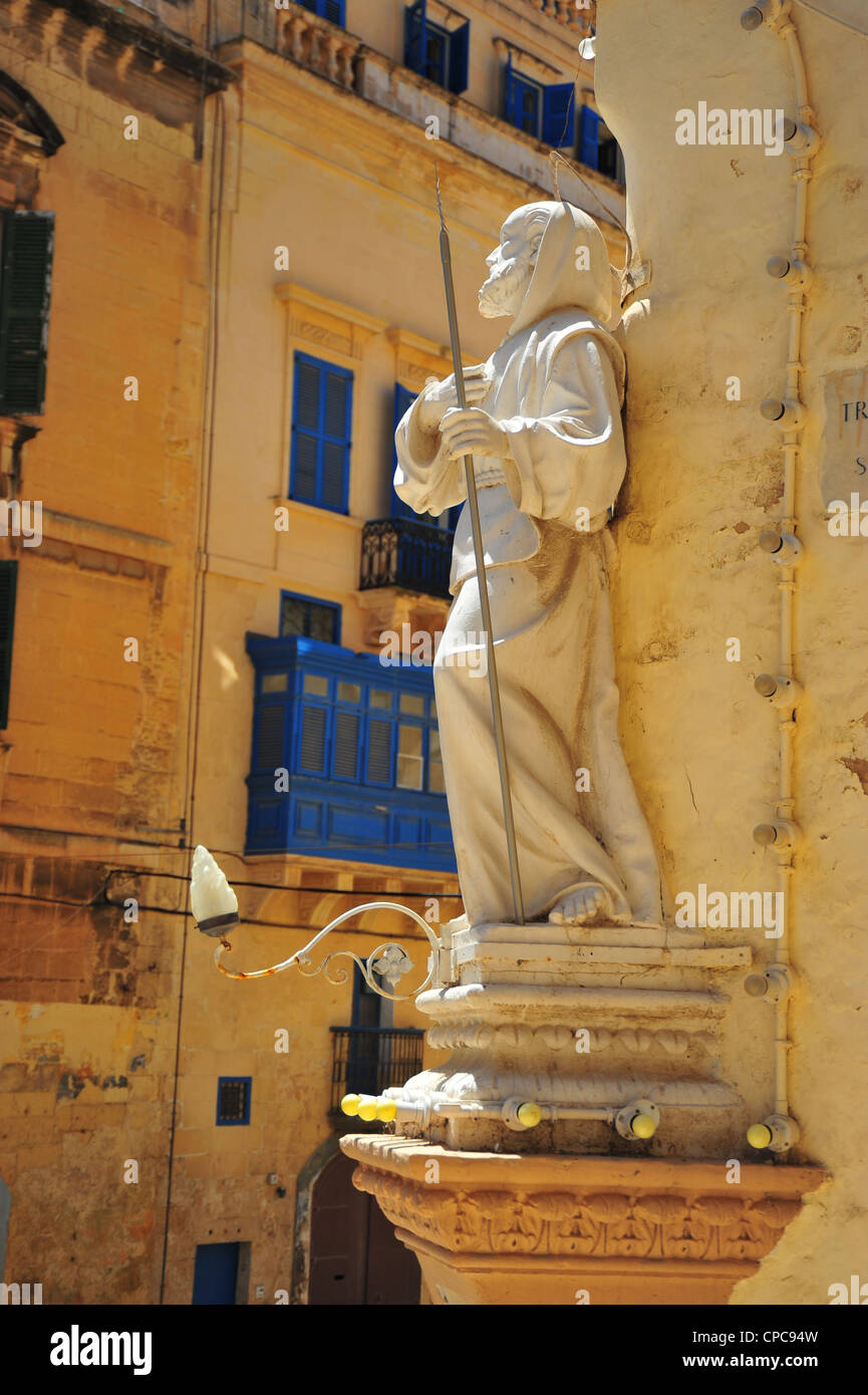 Street statue valletta malta hi-res stock photography and images - Alamy