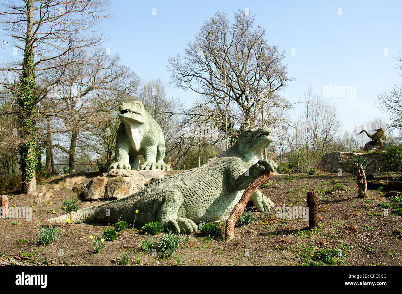 Iguanodont dinosaur model - Crystal Palace Parks prehistoric monster ...