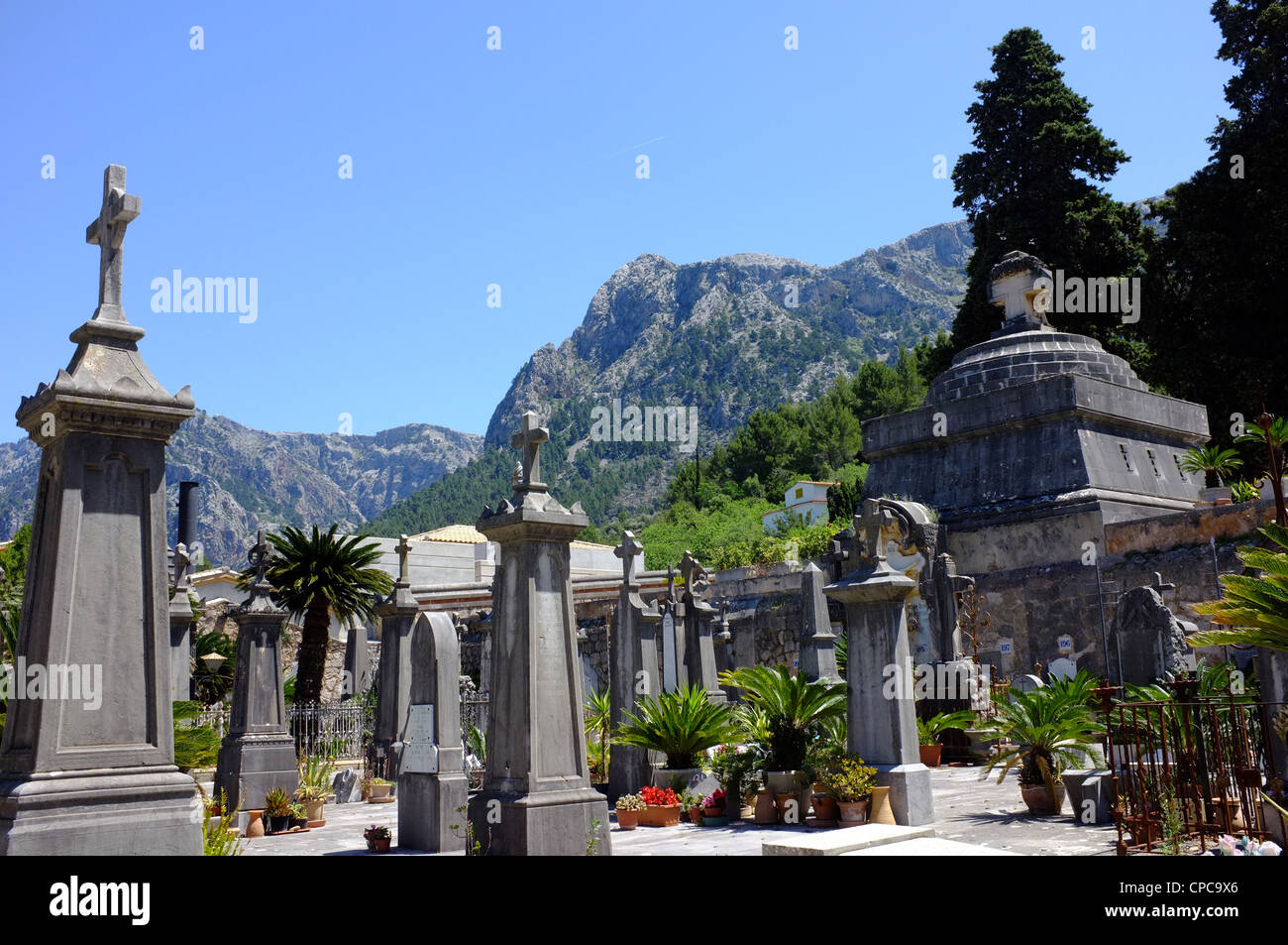 Art deco cemetery hi-res stock photography and images - Alamy