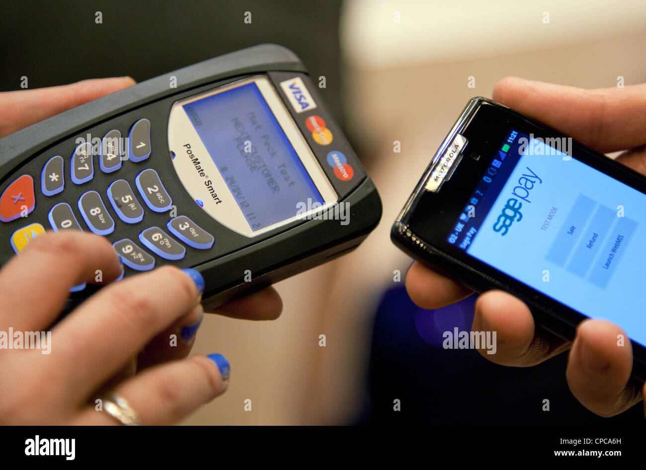 Pay with the credit card hi-res stock photography and images - Alamy