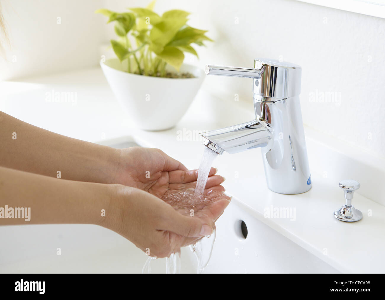Wash ones hands hi-res stock photography and images - Alamy