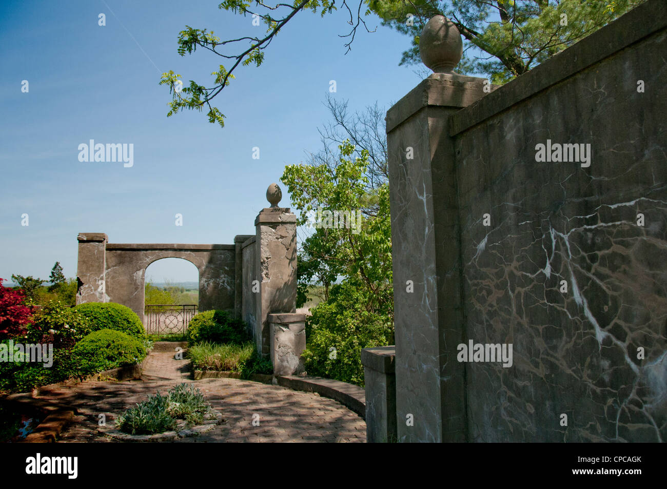 Garden gate arch hi-res stock photography and images - Alamy