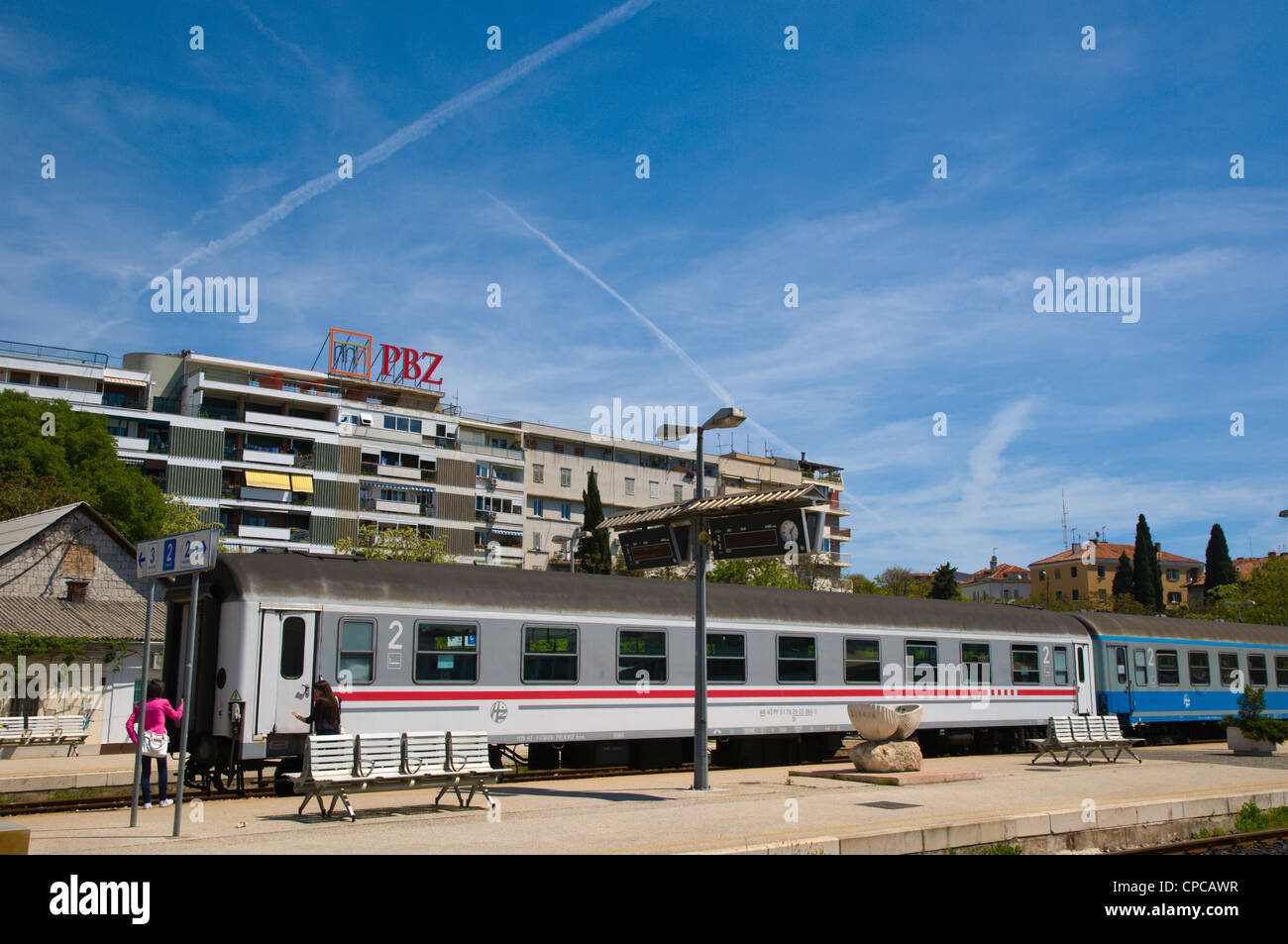Railway track split hi-res stock photography and images - Alamy