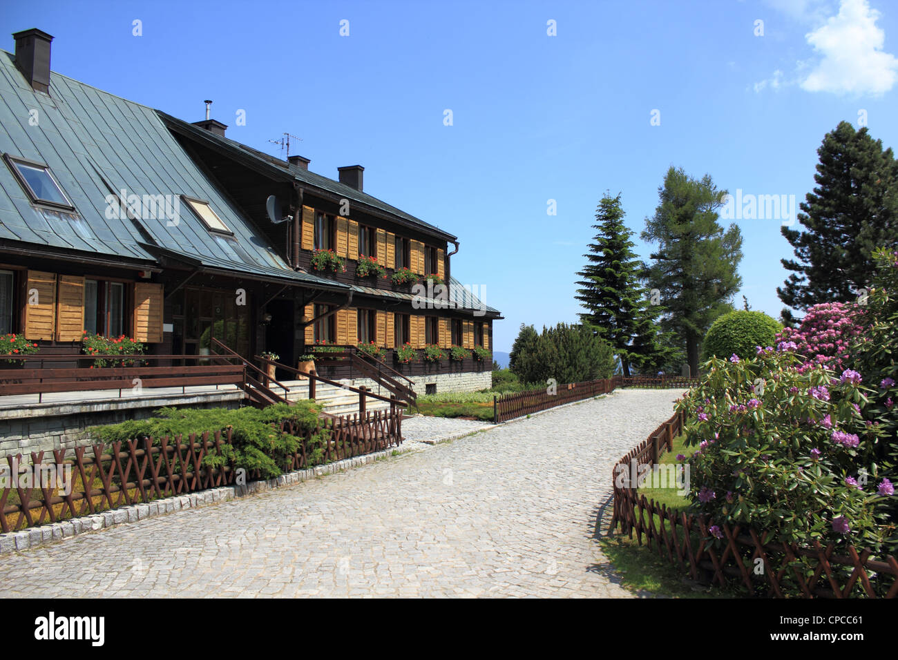 Old polish cottage hi-res stock photography and images - Alamy