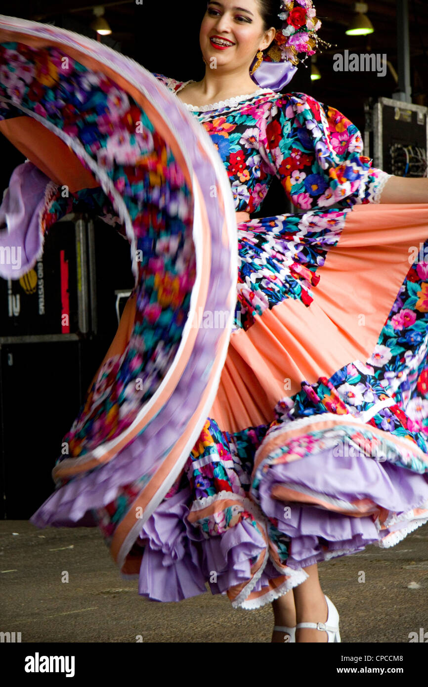 Ballet Folklorico performance during Cinco de Mayo festival Stock Photo ...