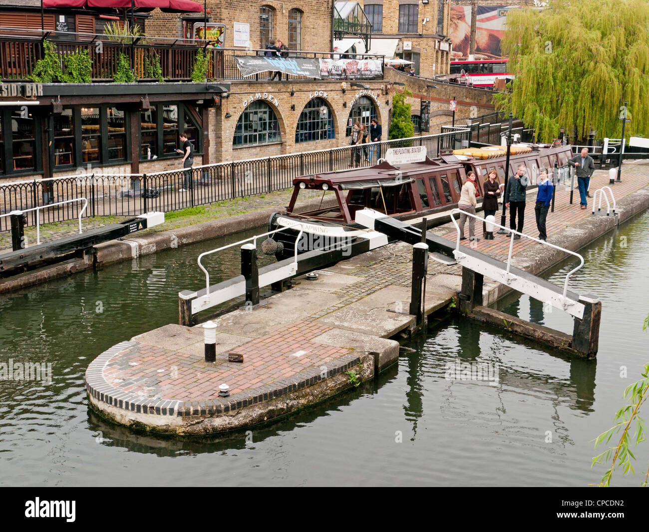 Regents canal paddington camden hi-res stock photography and images - Alamy