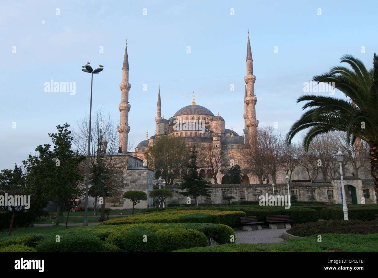 Half moon mosque hi-res stock photography and images - Alamy
