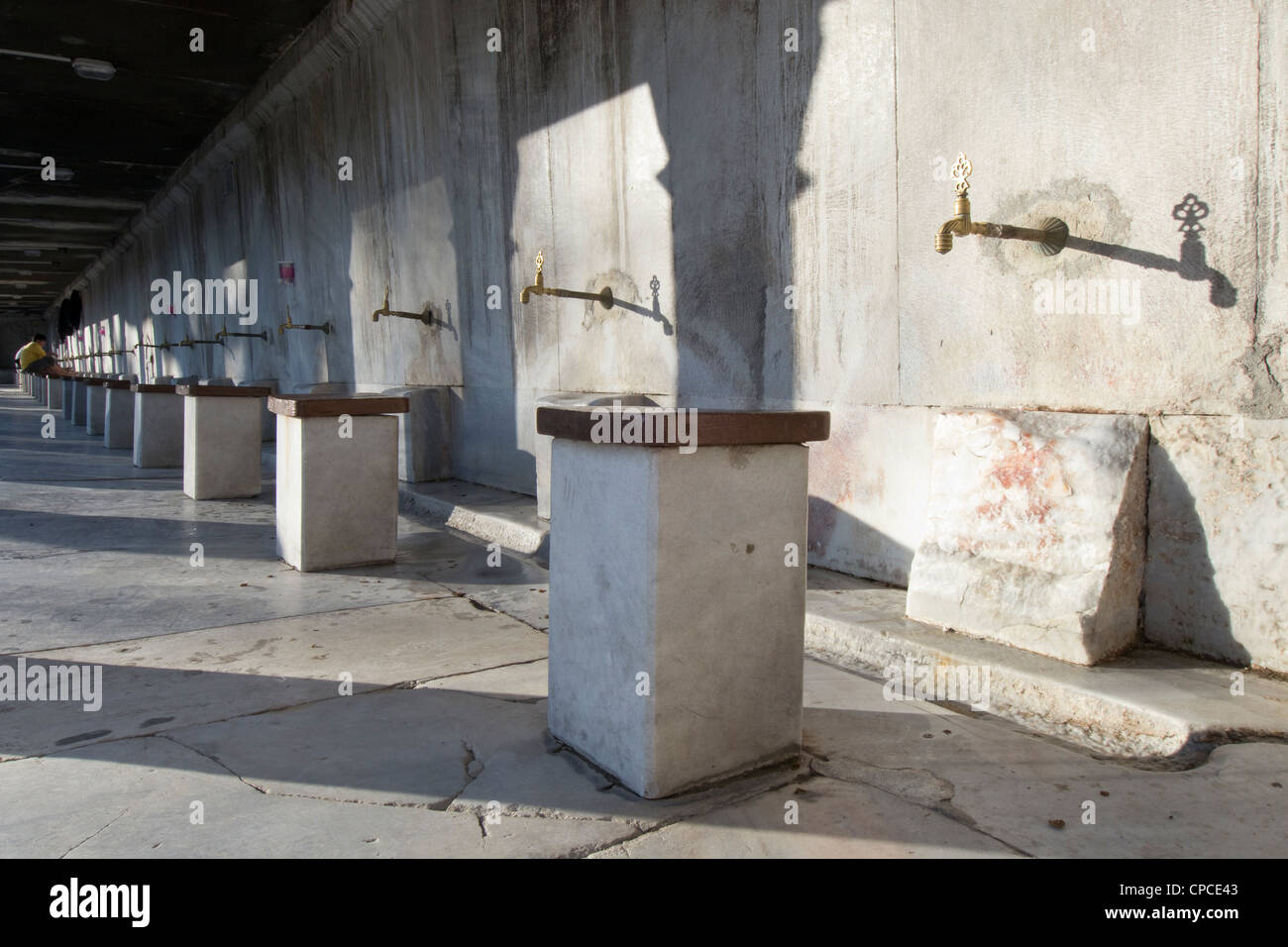 Washing feet mosque hi-res stock photography and images - Alamy